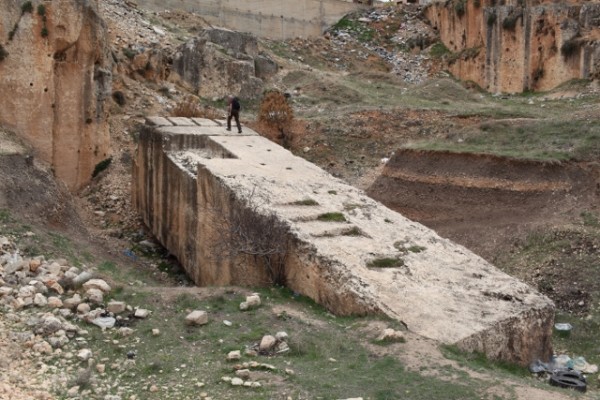 Baalbek in Lebanon: Insanely Large Stonework Of The "Gods." - Hidden ...